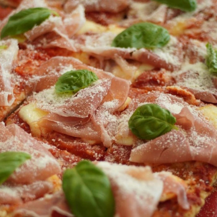 Pizza Prosciutto di Parma et Parmigiano | Arte & Farina Pâtisserie ...